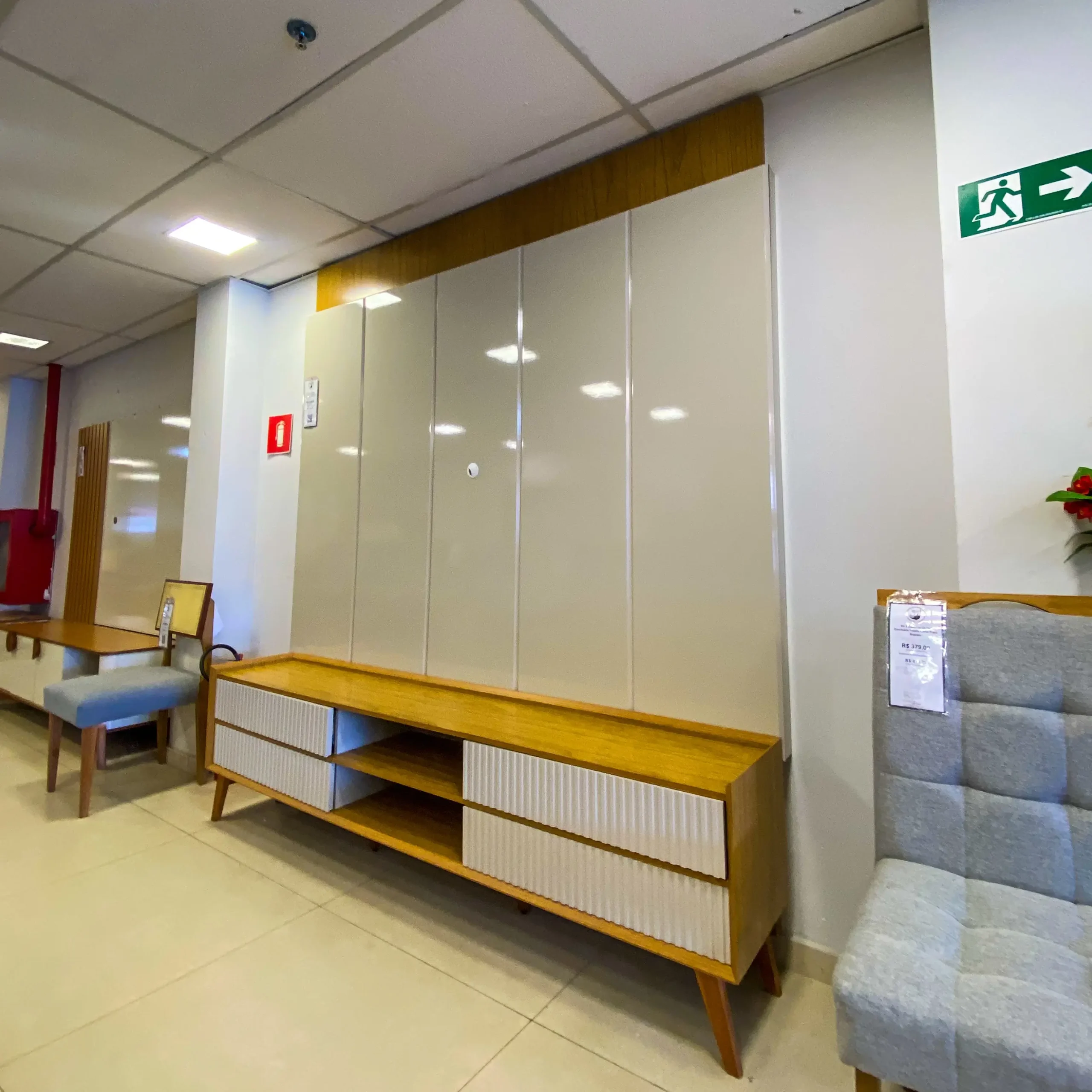 Rack com Painel Magnifico para Tv Até 75 Polegadas com Led e 4 Gavetas Gelius - Castelo dos Móveis